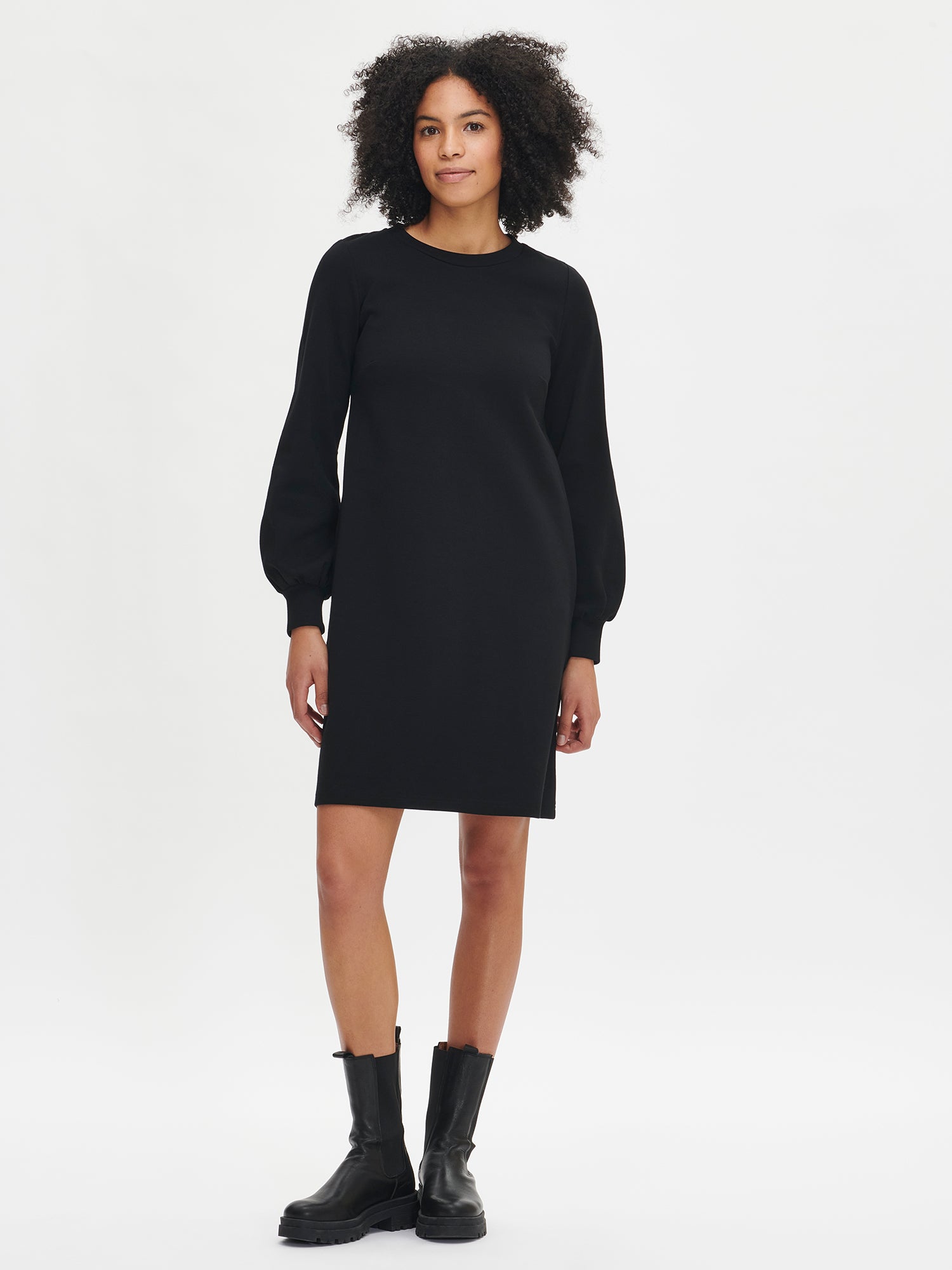LEIJA naisten a-linjainen pitkähihainen mekko - musta