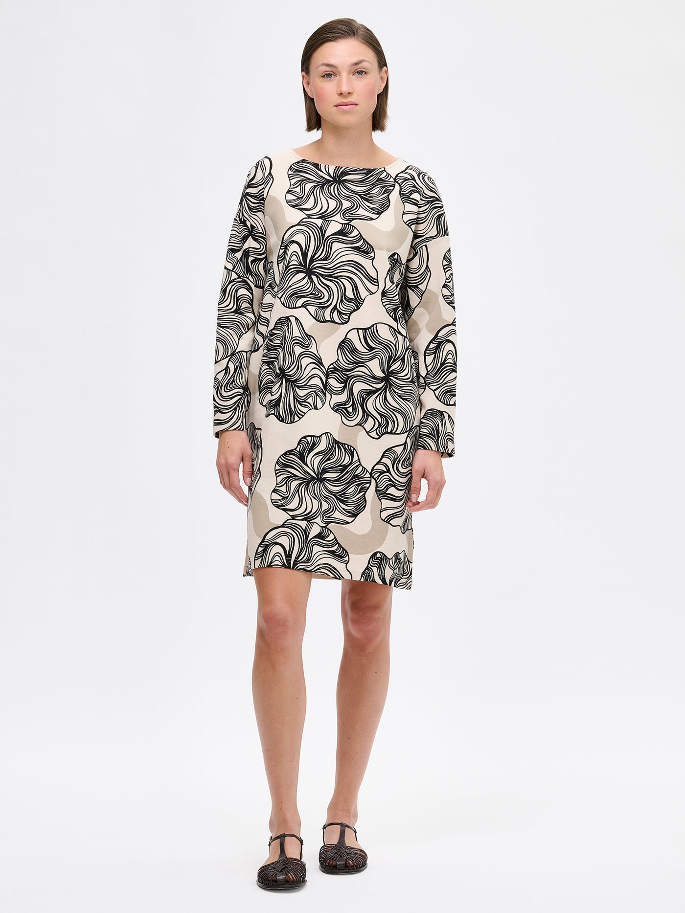 KOSMO kuosillinen mukava mekko taskuilla - beige | Nanso