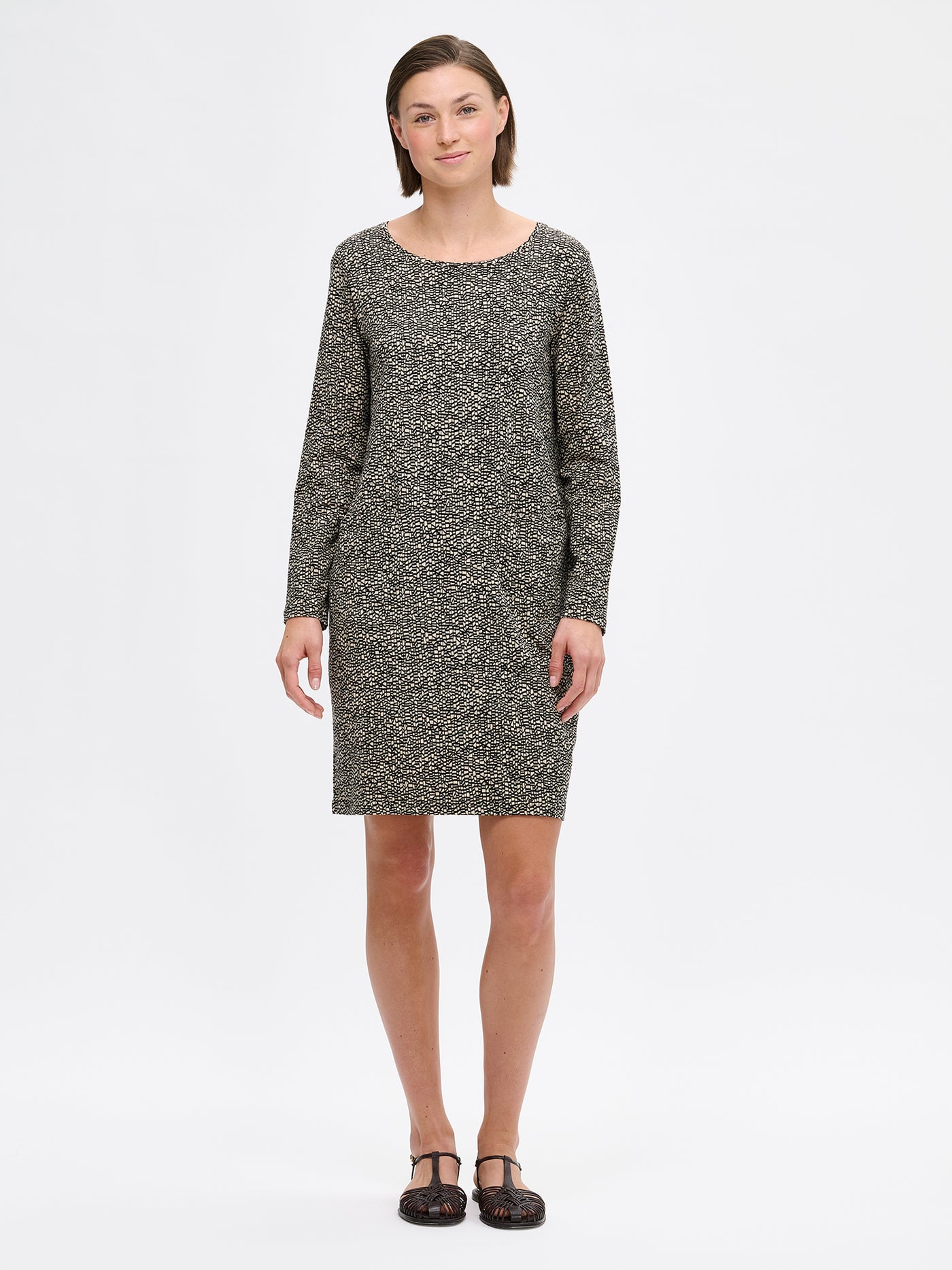 KAISLAT kuosillinen trikoinen mekko - beige | Nanso