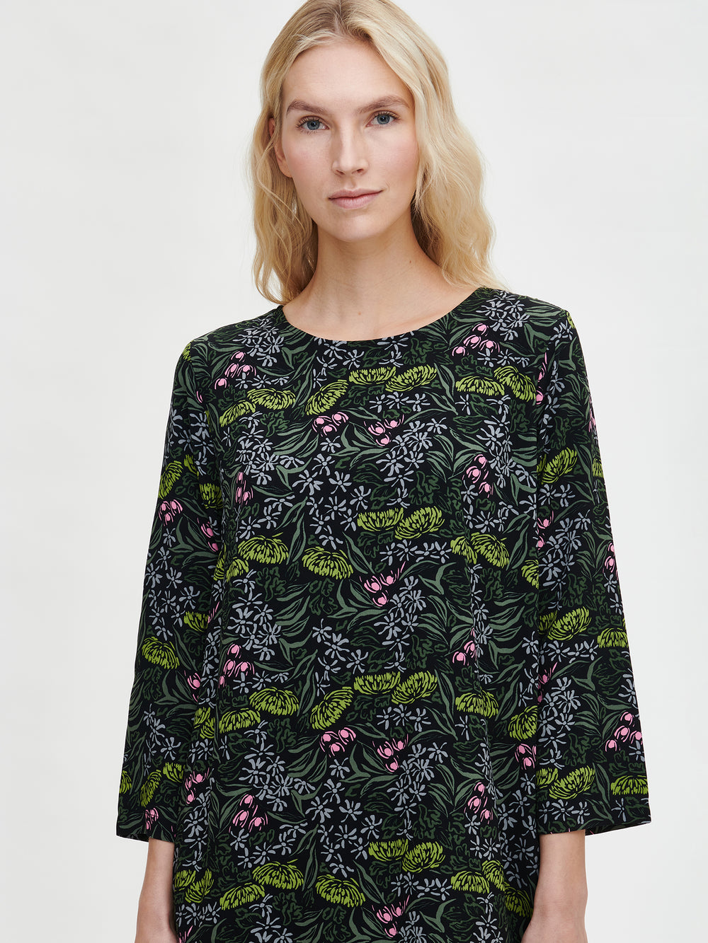 JALAVA naisten kuosillinen viskoosimekko - vihreäsävyinen | Nanso